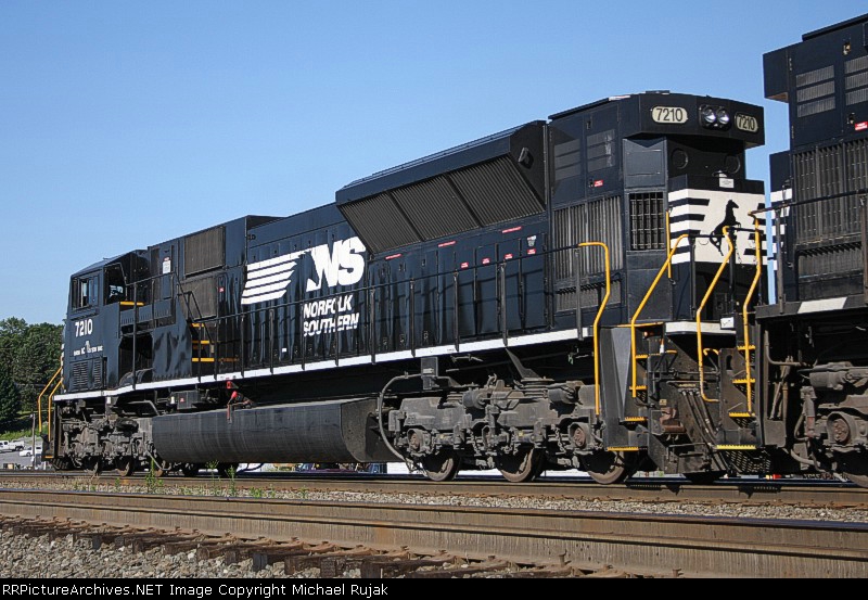 NS 7210